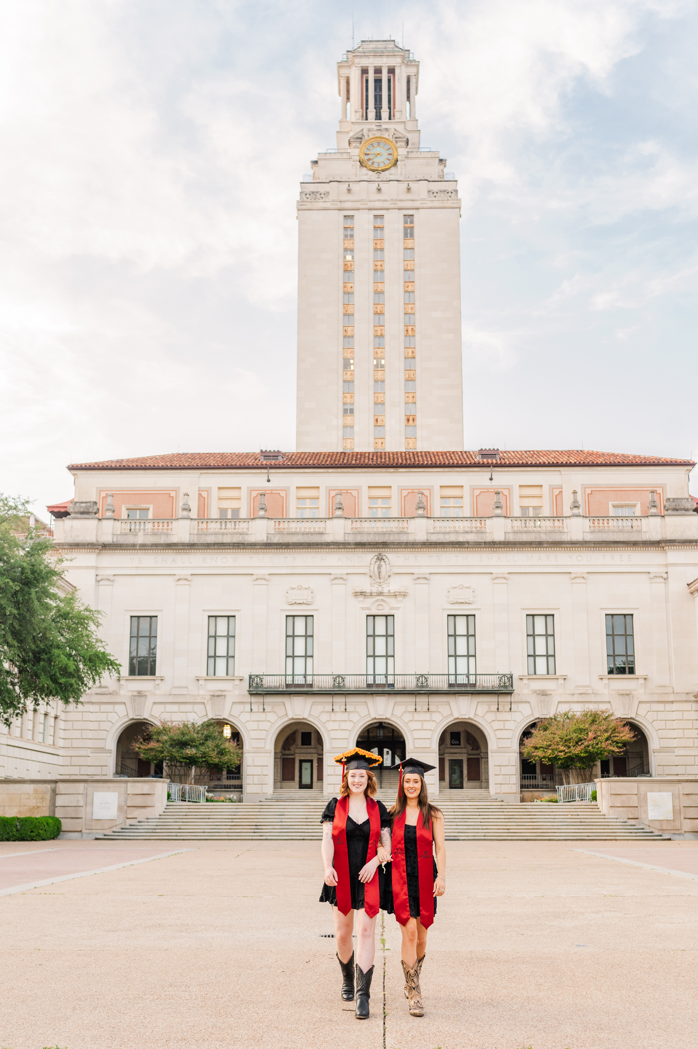 UT Austin Graduation Session | Madelyn - momentosbyliz.com